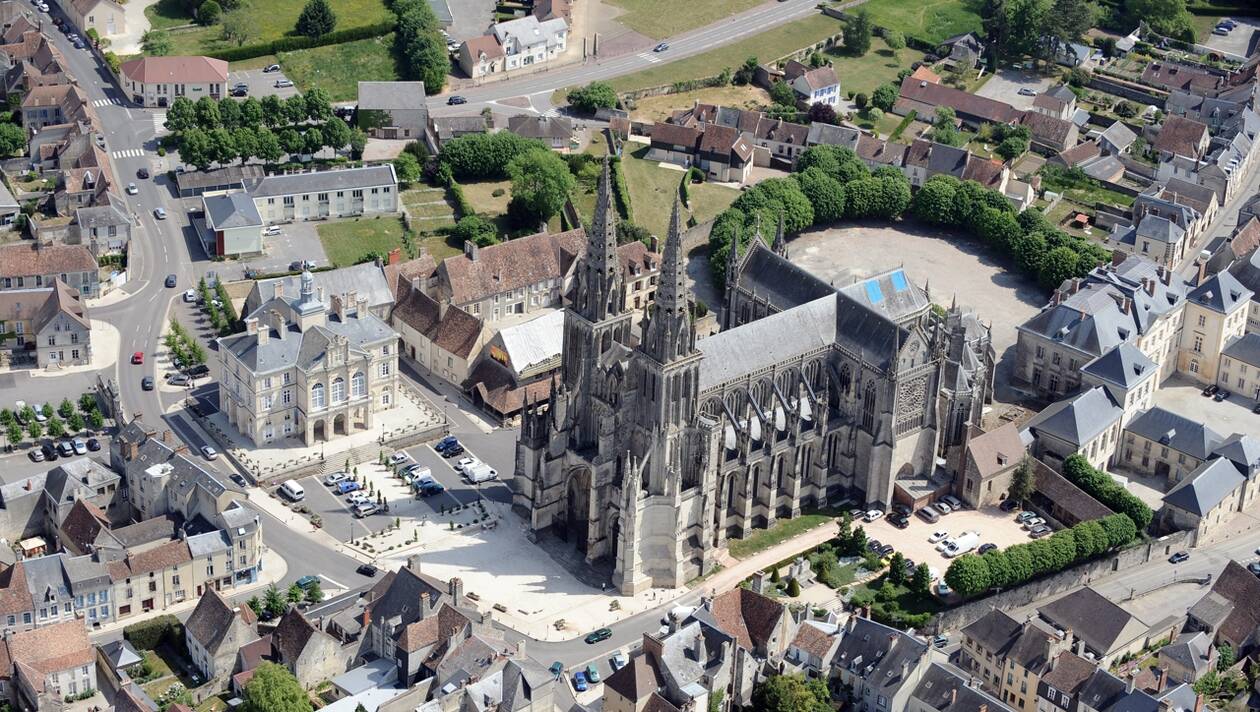 Notre-Dame de Sées - Une majestueuse cathédrale dans la petite ville de ... Notre-Dame de Sées - Une majestueuse cathédrale dans la petite ville de ...